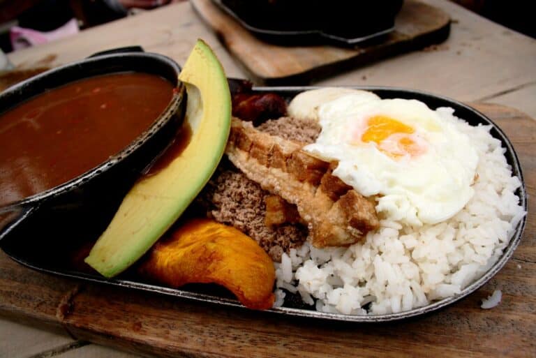 9 Traditional Colombian Dishes Every Tourist Has to Try – Open The World